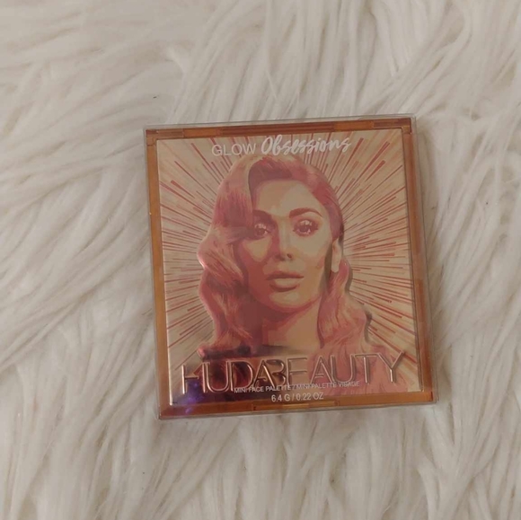 HUDA BEAUTY | Makeup | Firm Nwt Huda Beauty Obsessions Medium Glow Mini Face Palette | Poshmark
